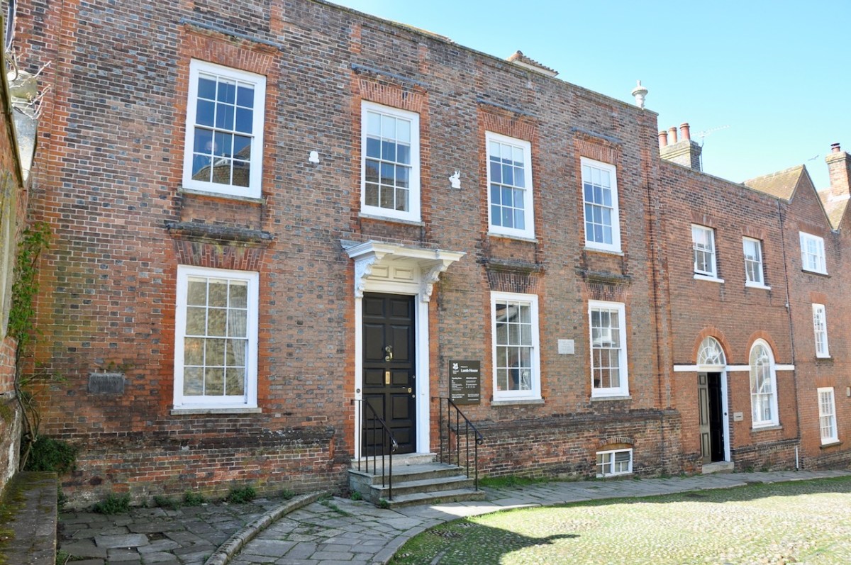 The Ghosts of Lamb House – Life on the Edge